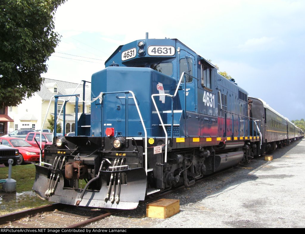 4631 rests after pulling the BRSR back to Blue Ridge